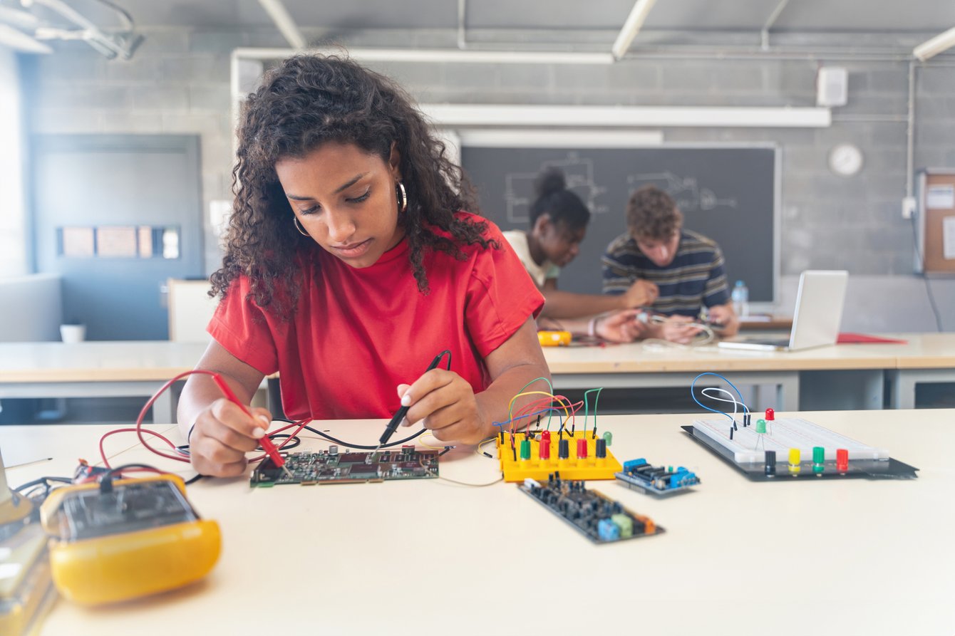 Design the Ultimate CTE Robotics Lab with MooreCo